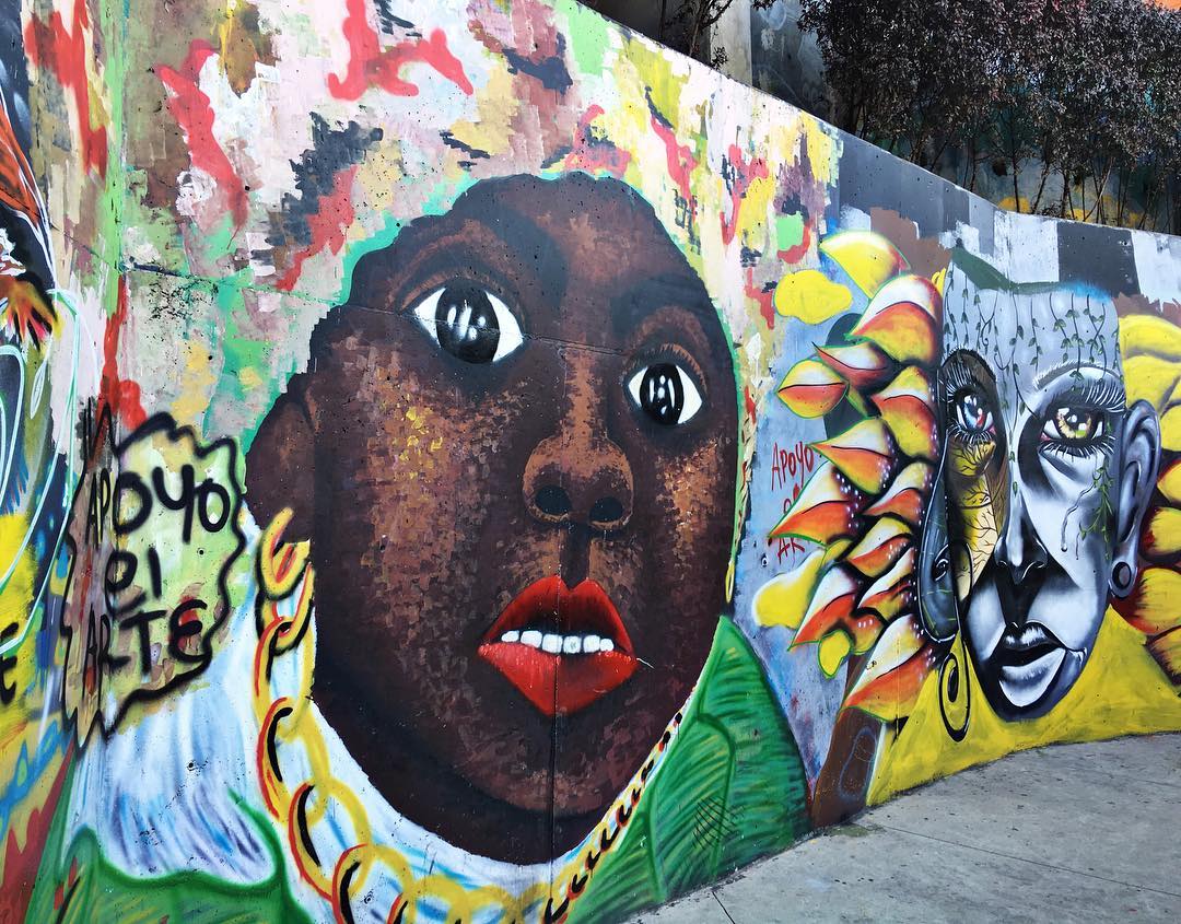 Murales en las Comunas de Medellin – The Adrenaline Traveler